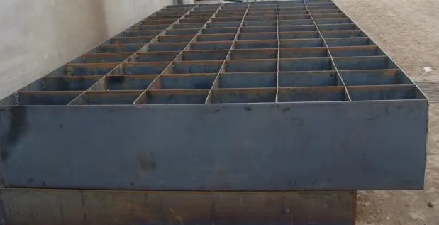 High Bearing Heavy Galvanized Metal Grid Steel Grating Untuk Jalan Kaki